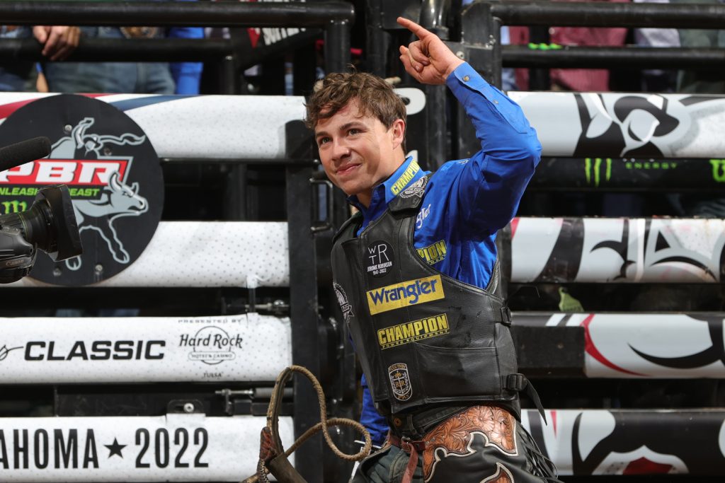 AUSTIN RICHARDSON CONQUERS REIGNING WORLD CHAMPION BULL WOOPAA FOR A ...
