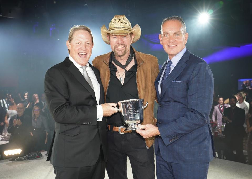 TOBY KEITH RECEIVES BMI ICON AWARD AT THE 2022 BMI COUNTRY AWARDS ...