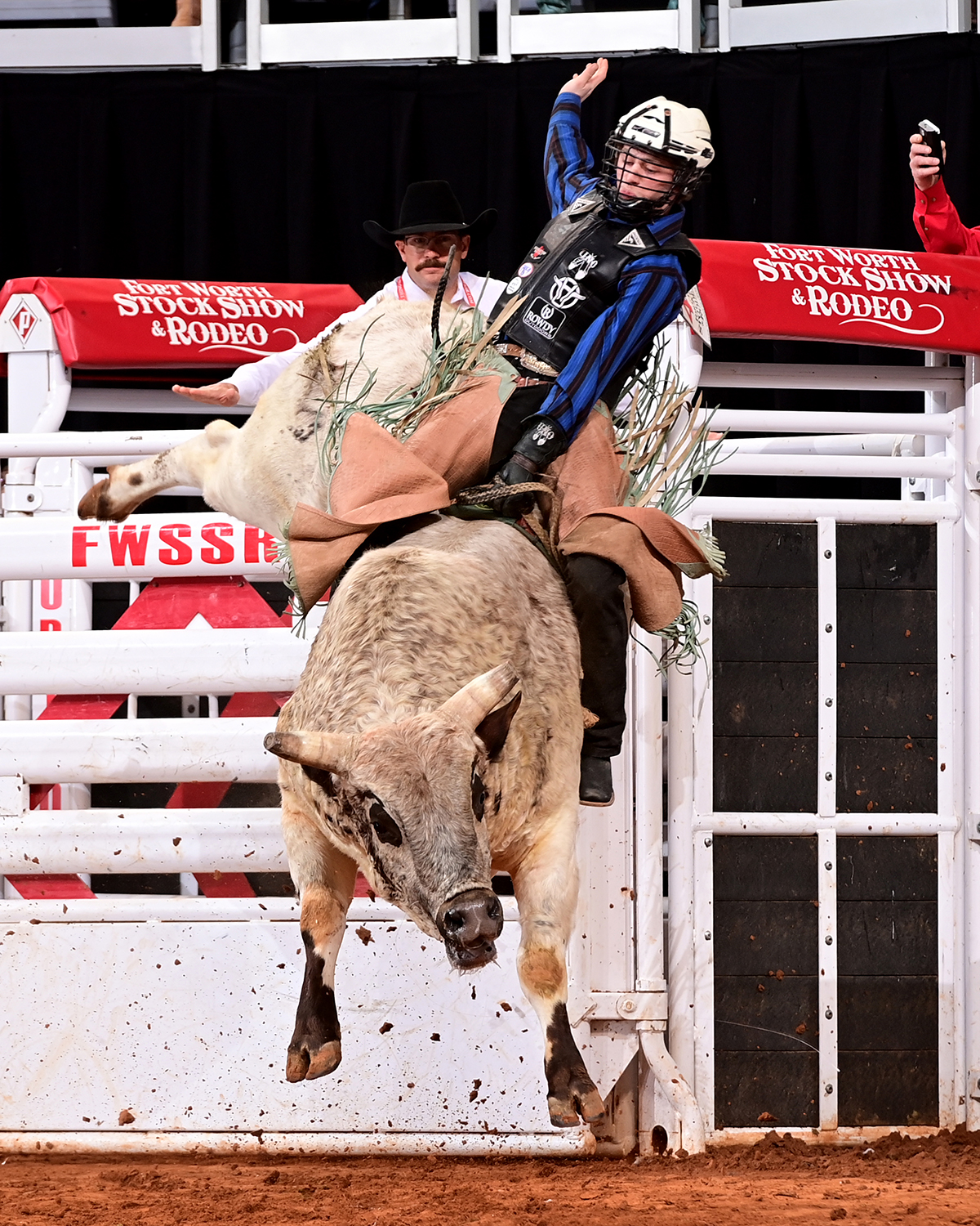 BAREBACK RIDER FEILD MATCHES OWN RECORD AT FORT WORTH - TENN TEXAS