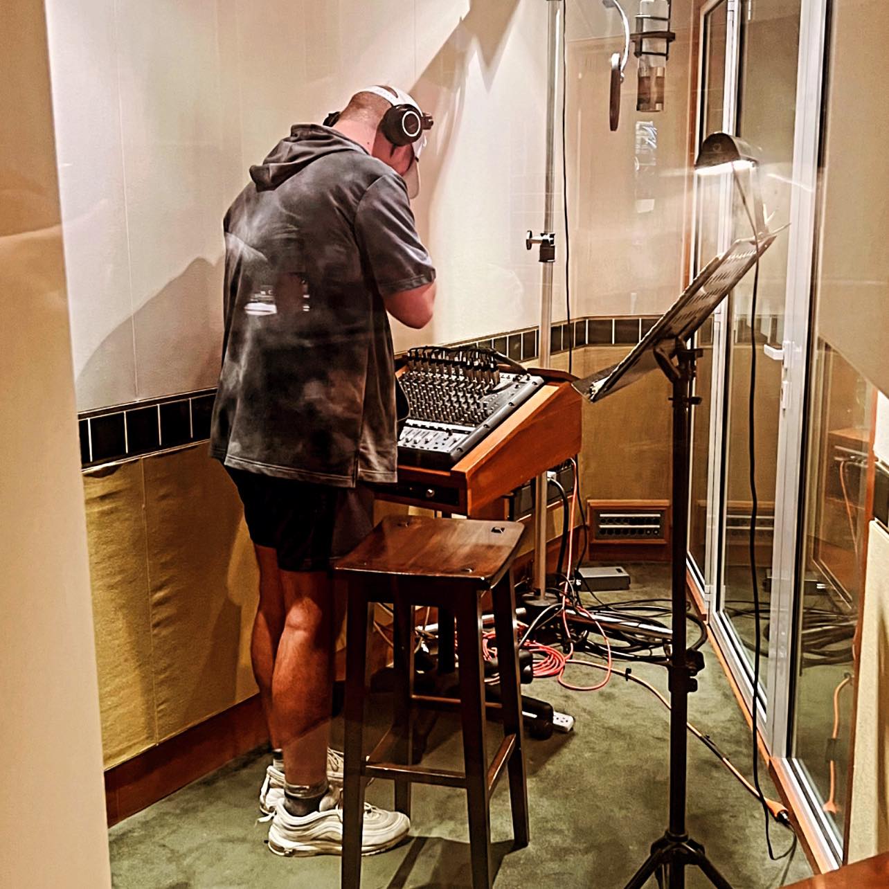 EJ VICKERS DEBUT SINGLE "I LOVE YOU" - TENN TEXAS