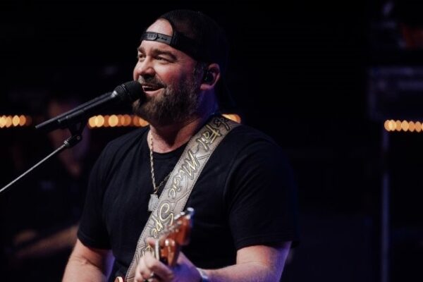 LEE BRICE HELPS RAISE OVER $570,000 FOR THE NIKKI MITCHELL FOUNDATION ...