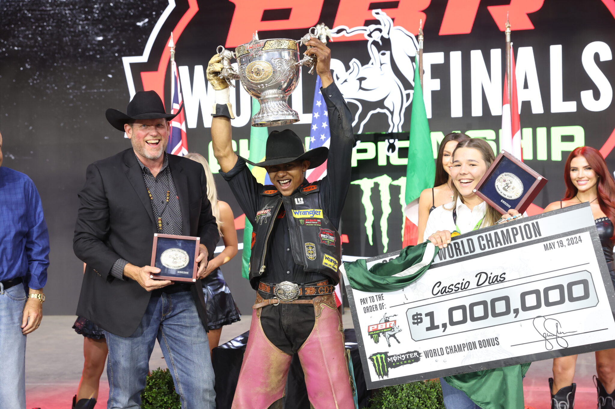 CASSIO DIAS CROWNED 2024 PBR WORLD CHAMPION AND ROOKIE OF THE YEAR, WHILE SAGE KIMZEY WINS 2024 ...